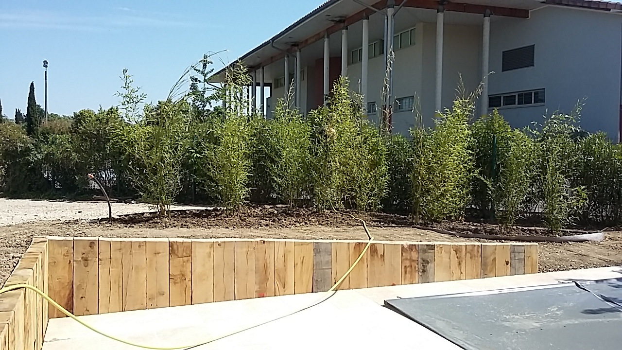 Création retenue de talus en traverses de chêne Gagnac - Brin de Nature ...